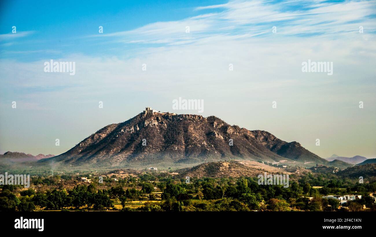 The fortified mountain castle of Udaipur, Rajasthan Stock Photo - Alamy