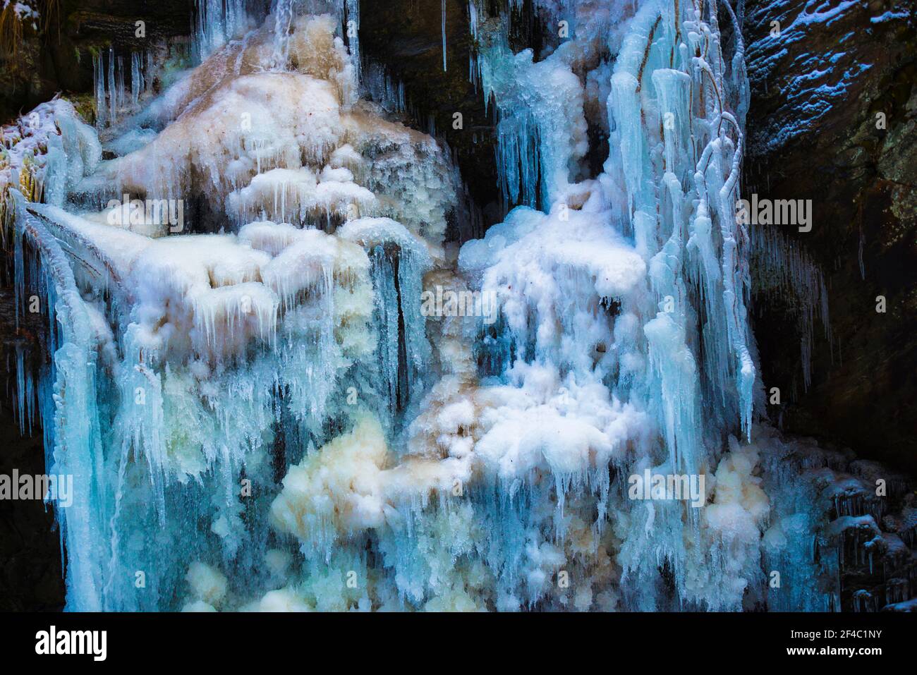 Winter frozen icicles Stock Photo - Alamy