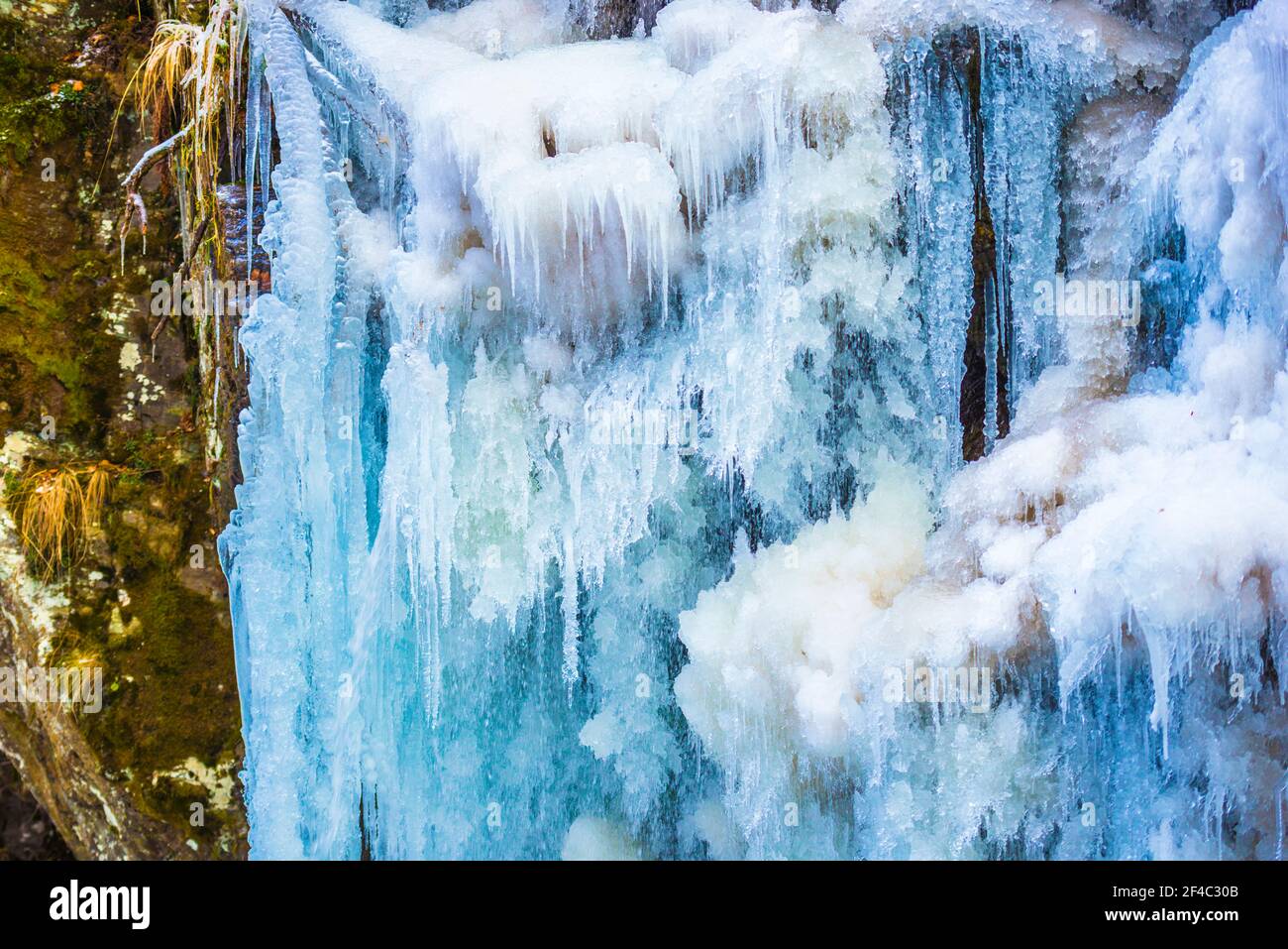 Winter frozen icicles Stock Photo - Alamy