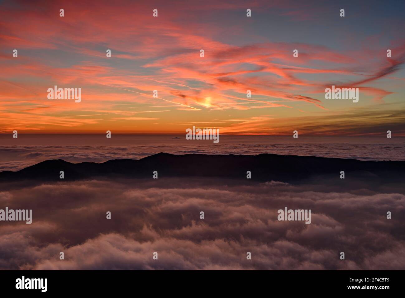 Sea level sunset hi-res stock photography and images - Alamy