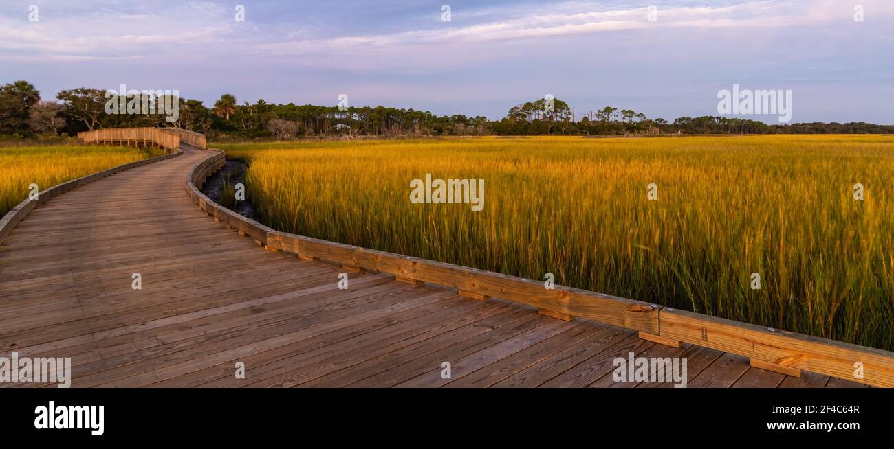Golden hour boardwalk hi-res stock photography and images - Alamy