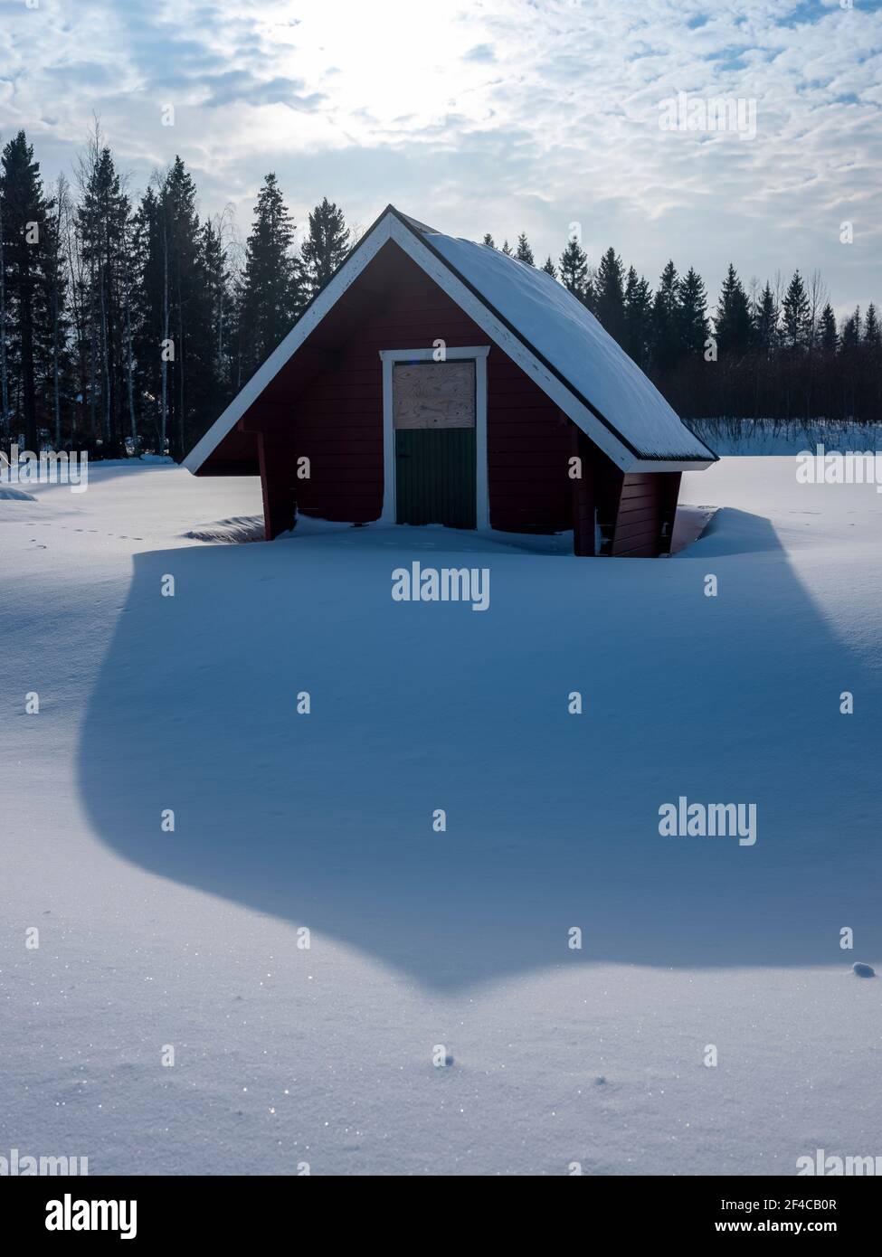 Sunny barn exterior hi-res stock photography and images - Alamy