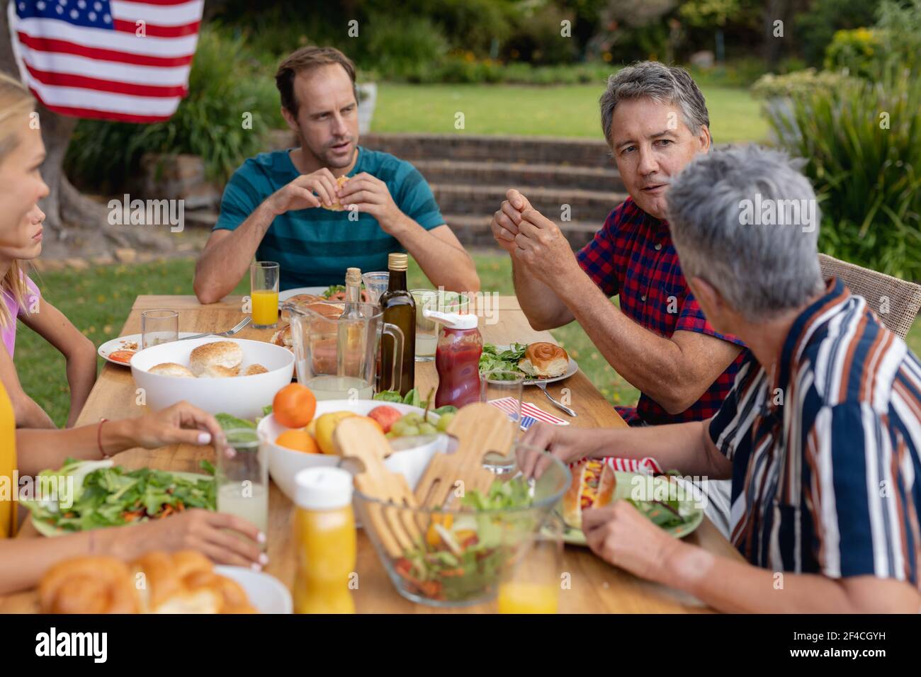 Family meal table hi-res stock photography and images - Alamy