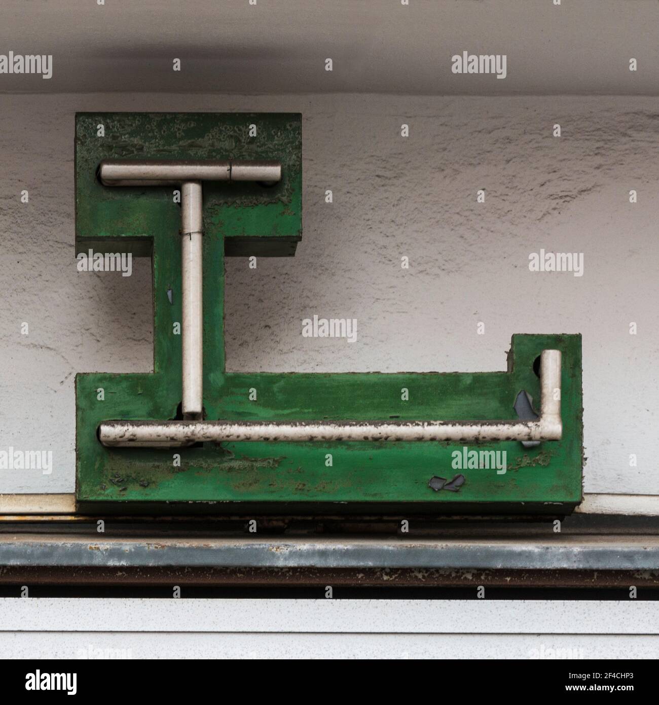 White neon letter E on green metal letter Stock Photo - Alamy