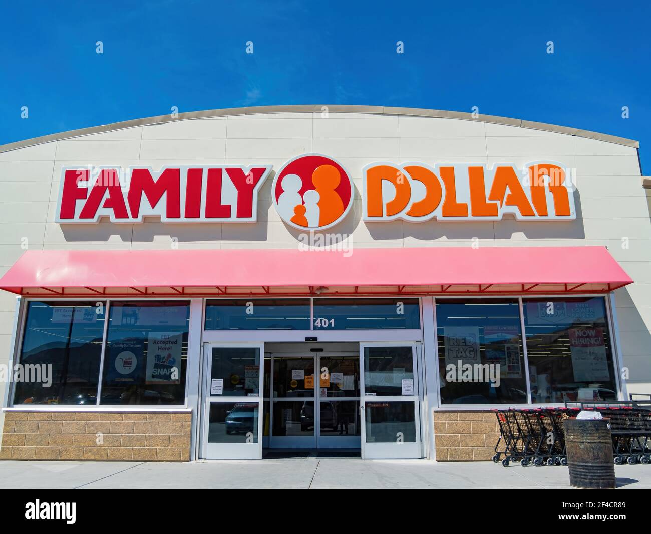 Family dollar exterior hi-res stock photography and images - Alamy