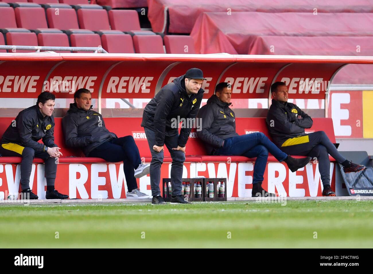 Sidelines football match bench hi-res stock photography and images - Alamy