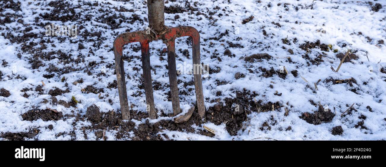 Compost garden fork hi-res stock photography and images - Alamy