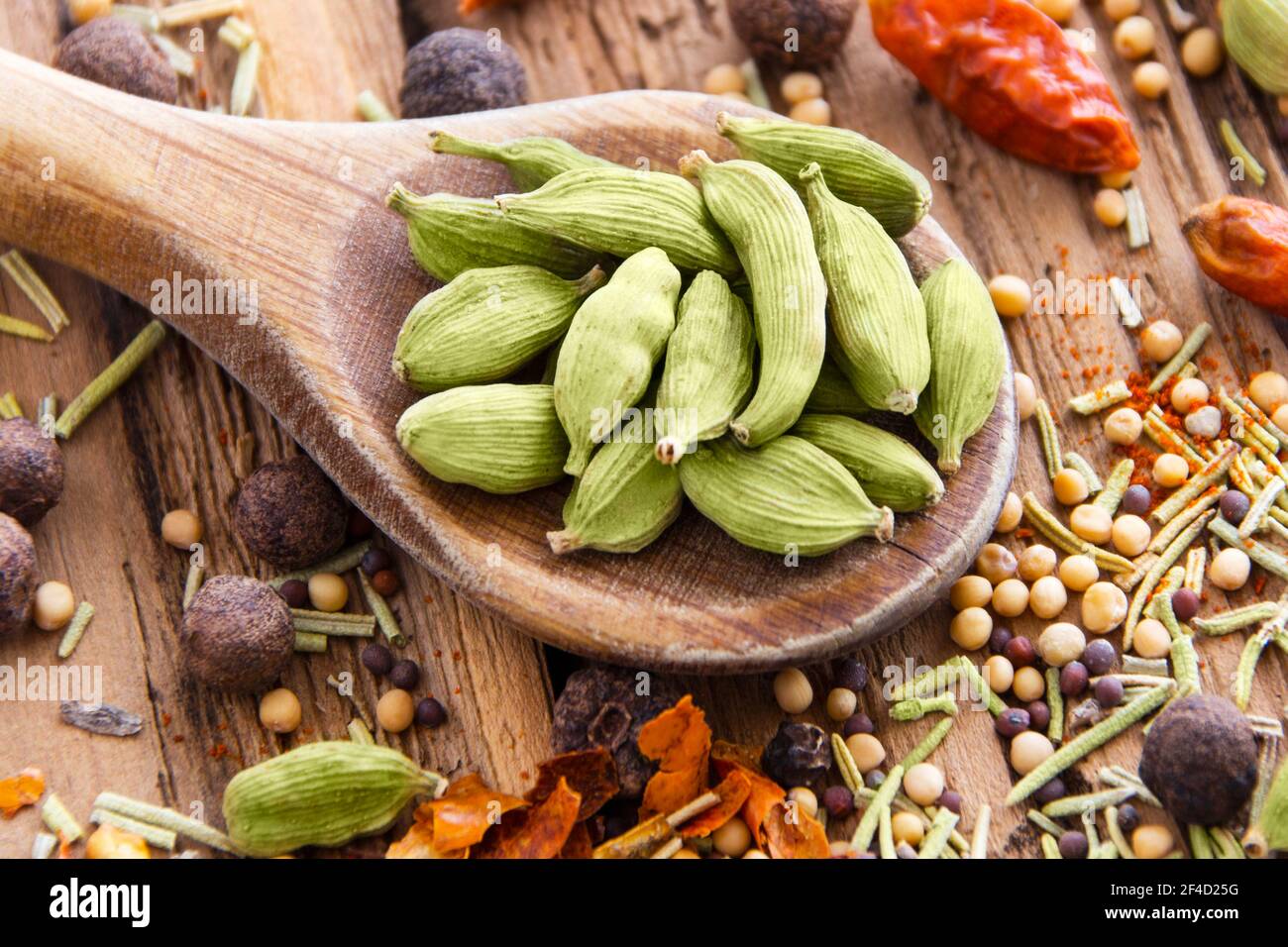 Cardamom and various spices with spoon close up Stock Photo - Alamy