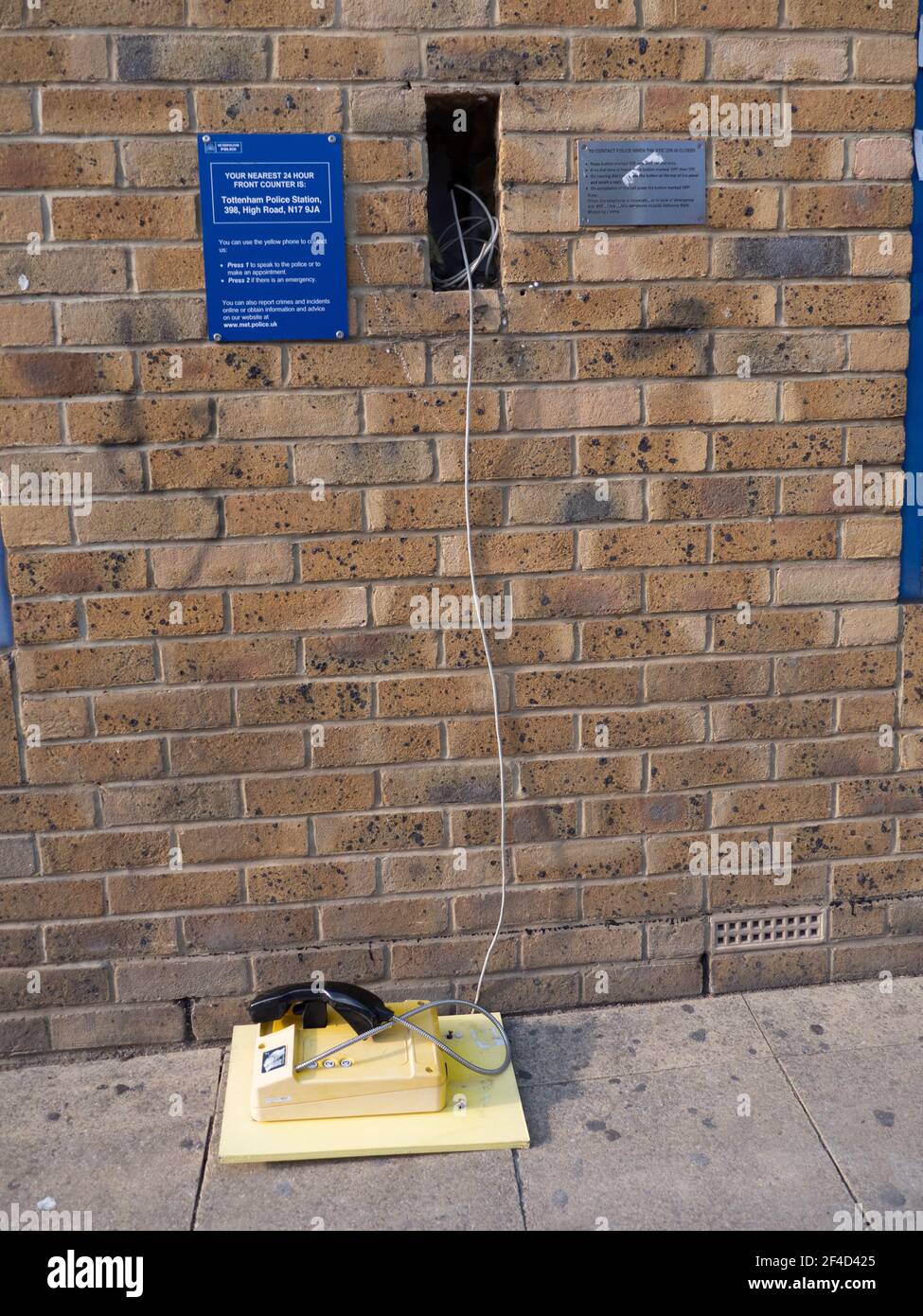 Closed police station hi-res stock photography and images - Alamy