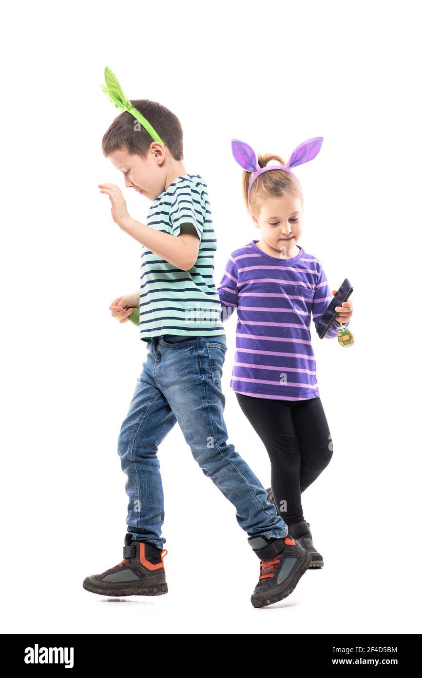 Children chasing circle hi-res stock photography and images - Alamy