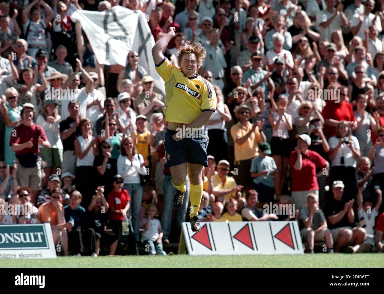 Tomas Brolin back in the national team. But this time in a show match ...