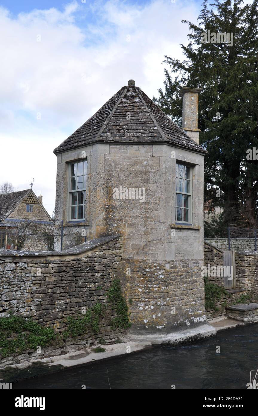 Pointy roof hi-res stock photography and images - Alamy