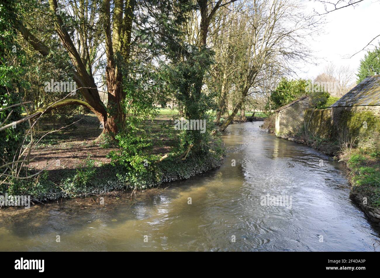English canal landscape hi-res stock photography and images - Alamy