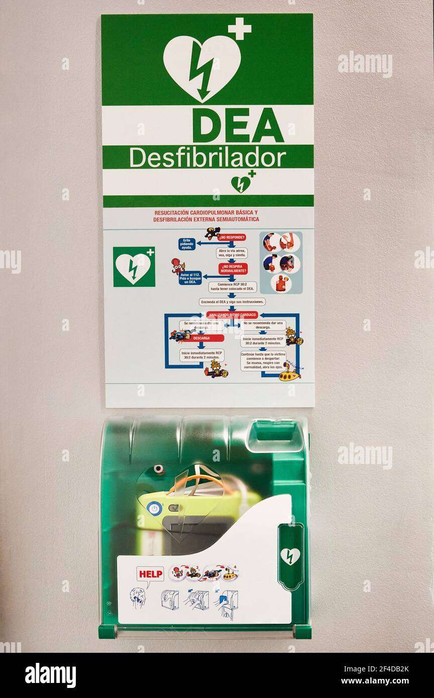 Defibrilator and first aid equipment Stock Photo - Alamy