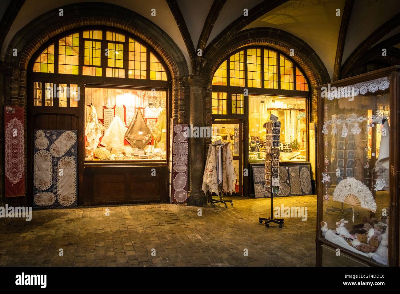 Bruges lace hi-res stock photography and images - Alamy