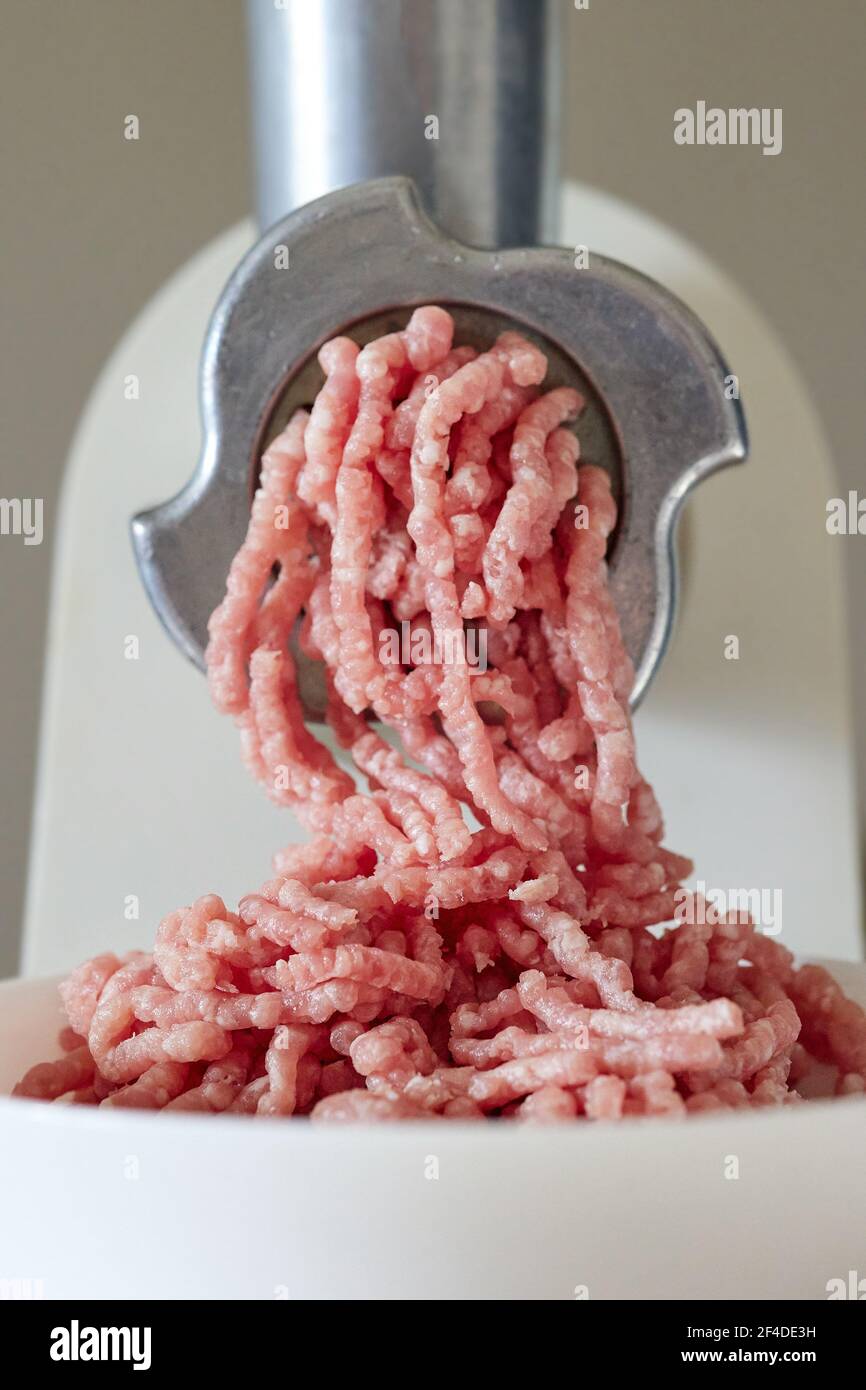 Beef mince process hi-res stock photography and images - Alamy