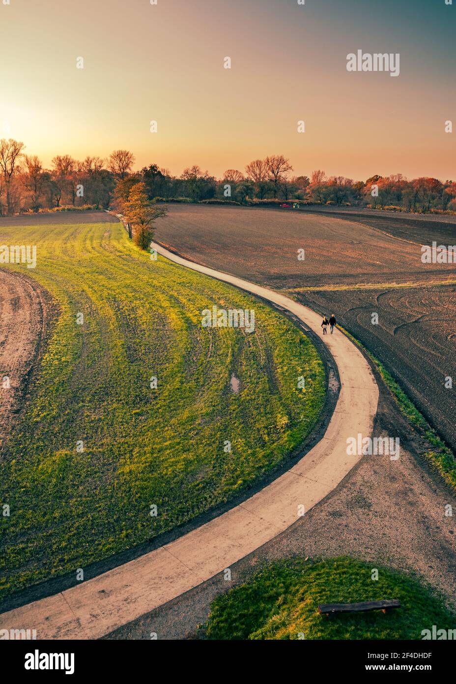 Country road running hi-res stock photography and images - Alamy
