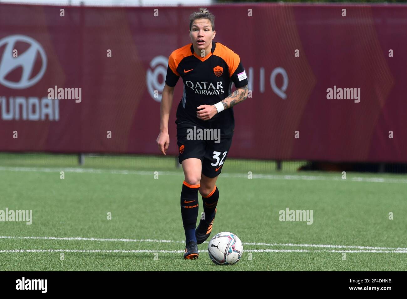 Fc inter woman hi-res stock photography and images - Alamy