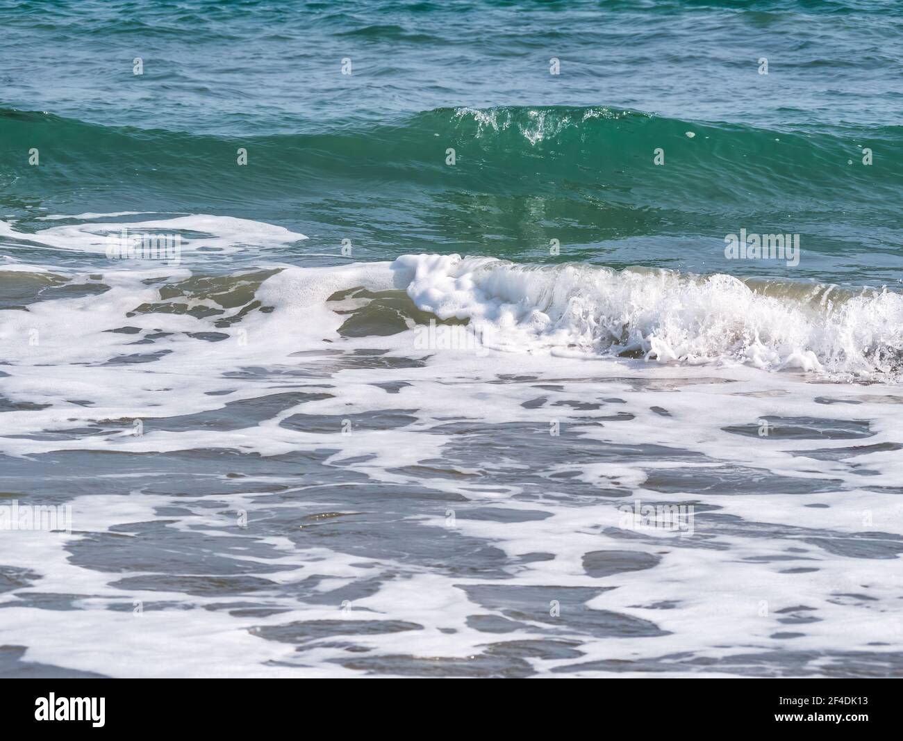 Small Breaking Waves High Resolution Stock Photography and Images - Alamy