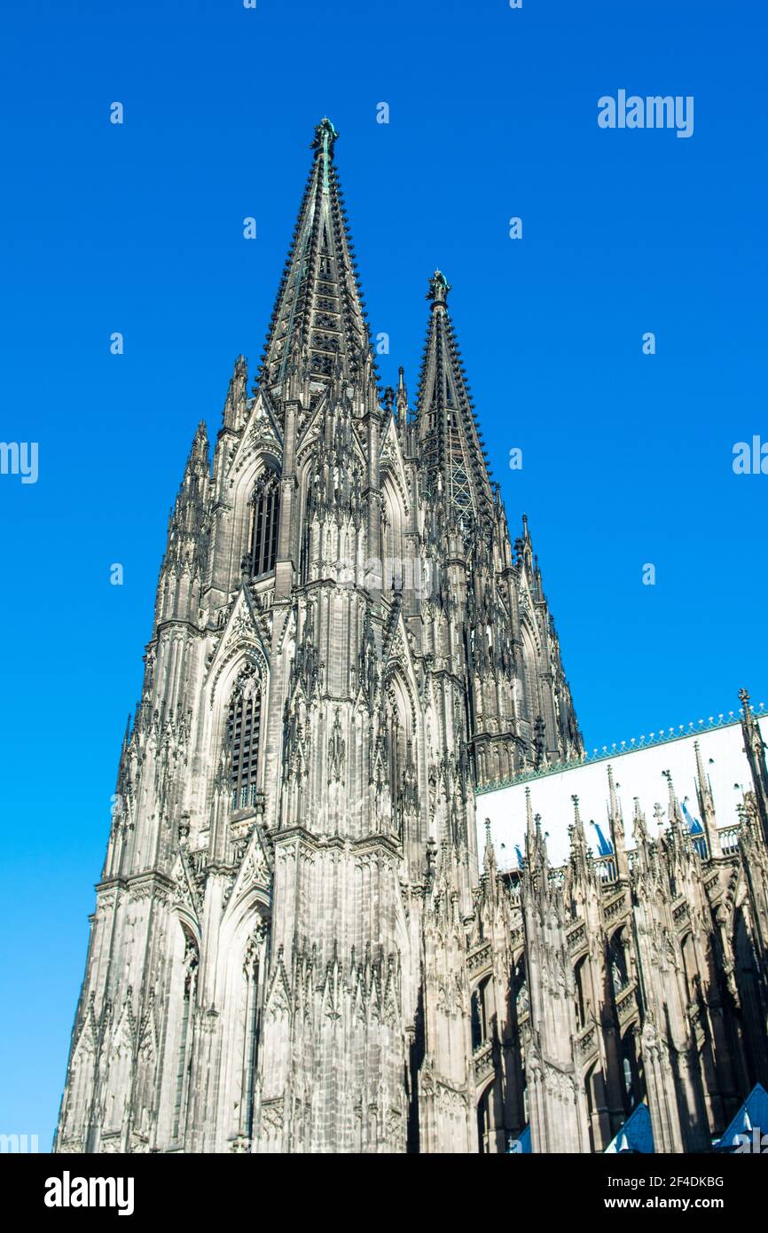 Gothic architectural details of Cologne Cathedral - most famous ...