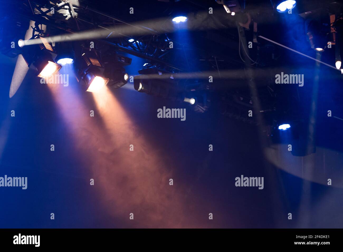 Stage lighting background hi-res stock photography and images - Alamy