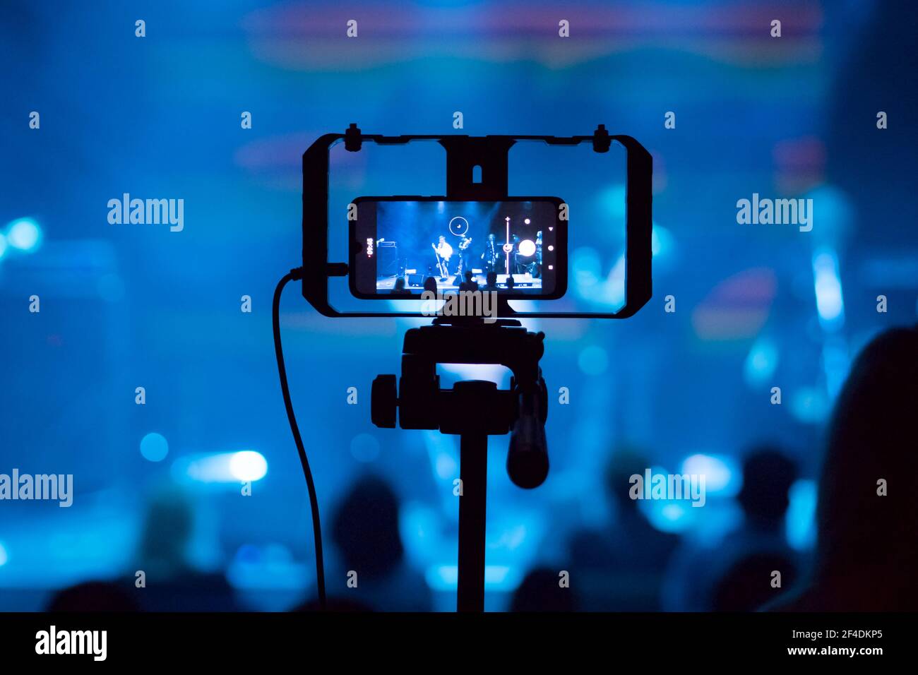 Concert phone camera hi-res stock photography and images - Alamy