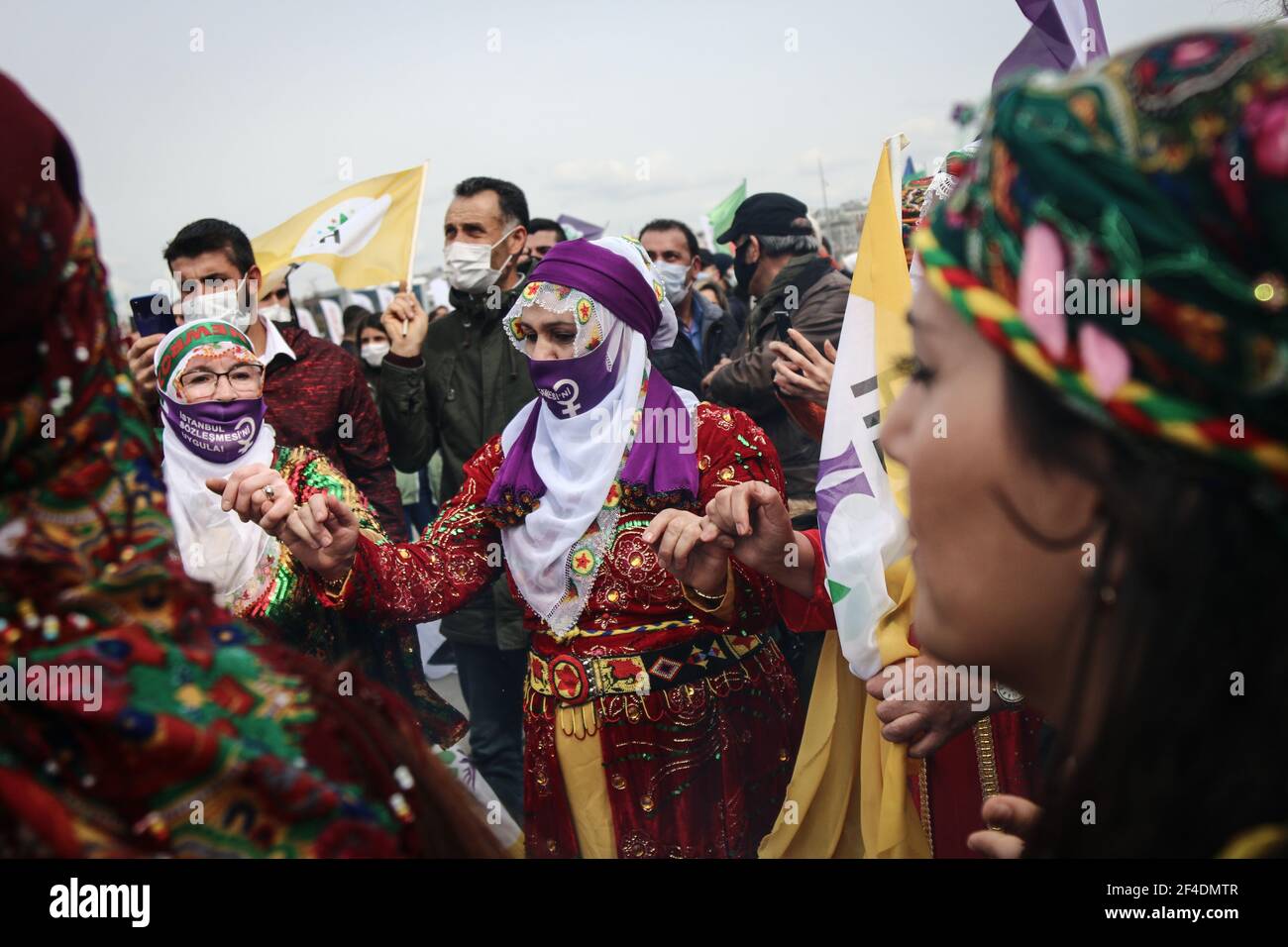 Traditional kurdish clothes hi-res stock photography and images - Alamy