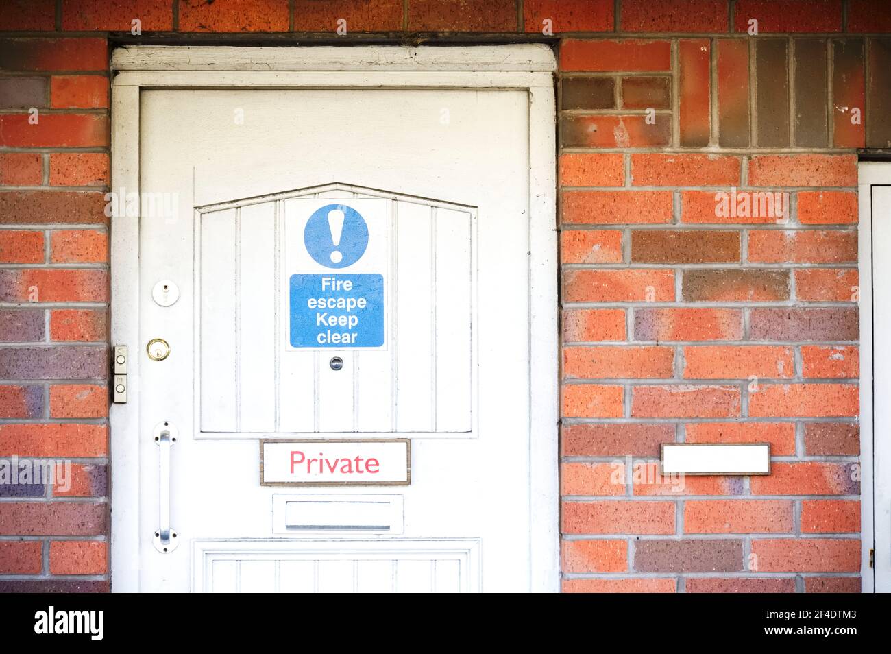 Building closed no entry sign on building door Stock Photo - Alamy