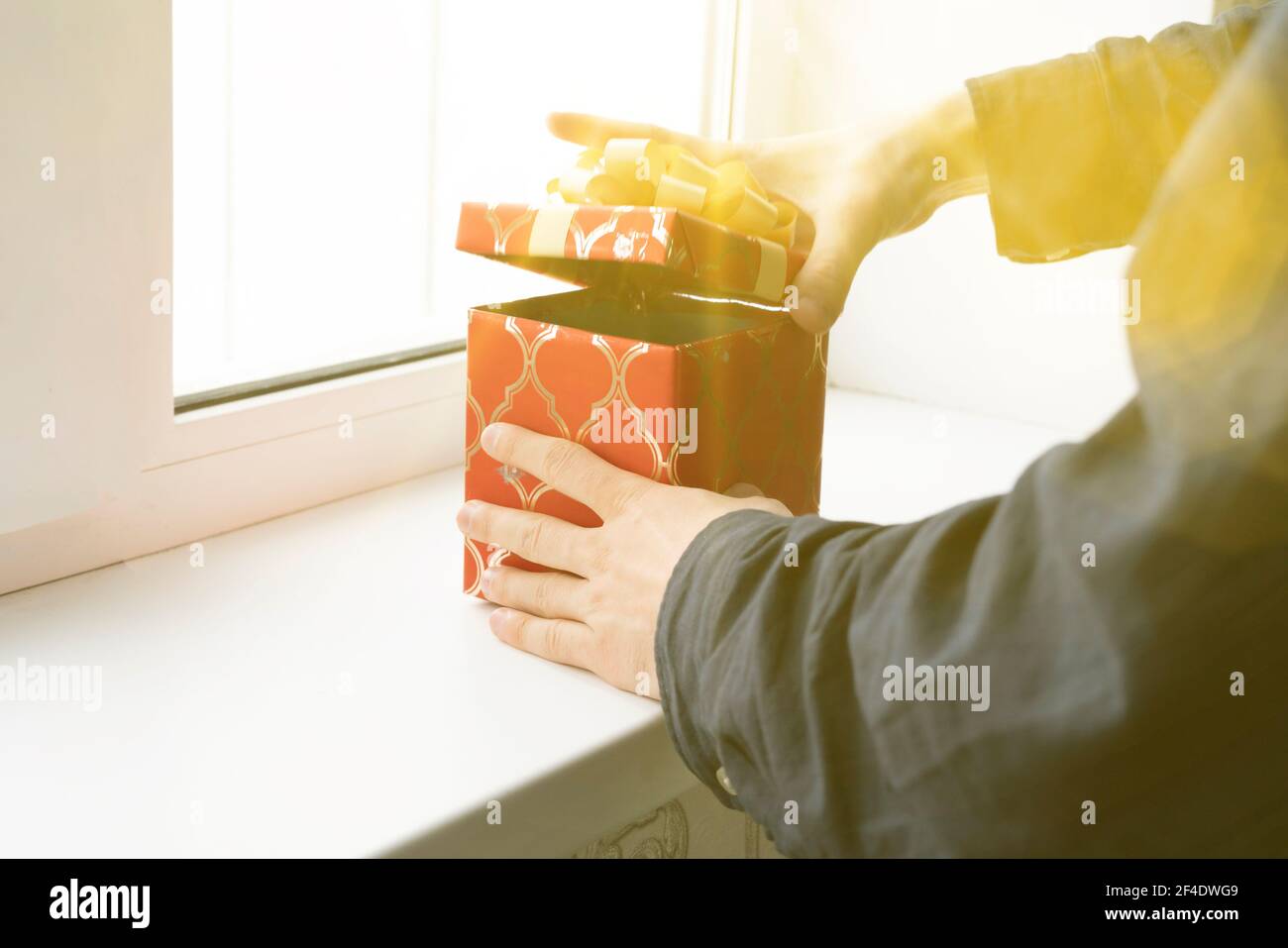 Present check hi-res stock photography and images - Alamy