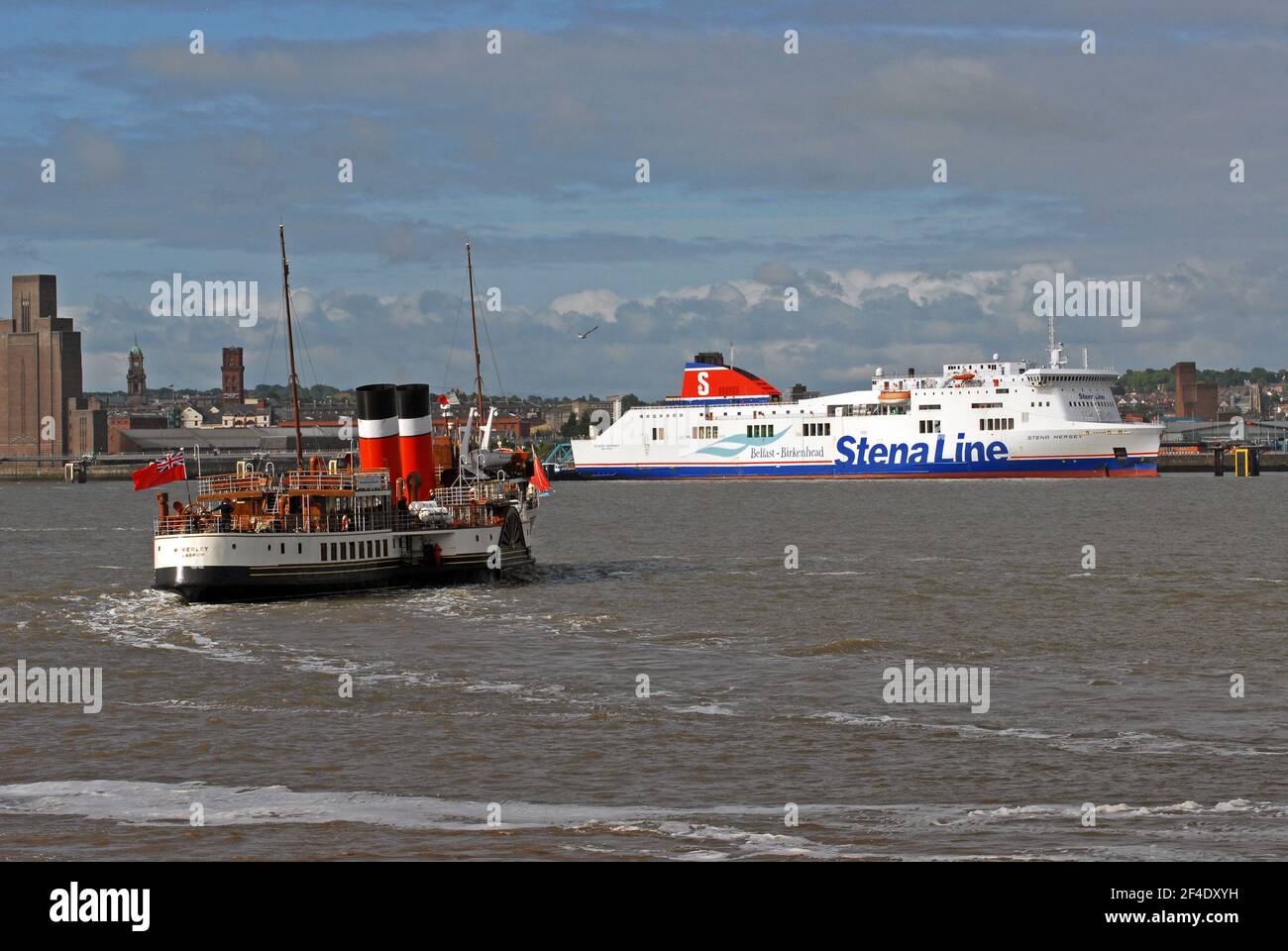 Paddle Steamer WAVERLEY departing from the Liverpool Cruise Terminal in ...