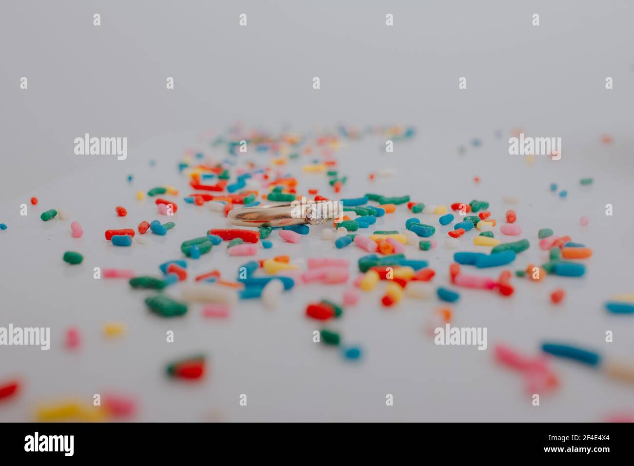 Plate with confetti for sweets and engagement ring Stock Photo - Alamy