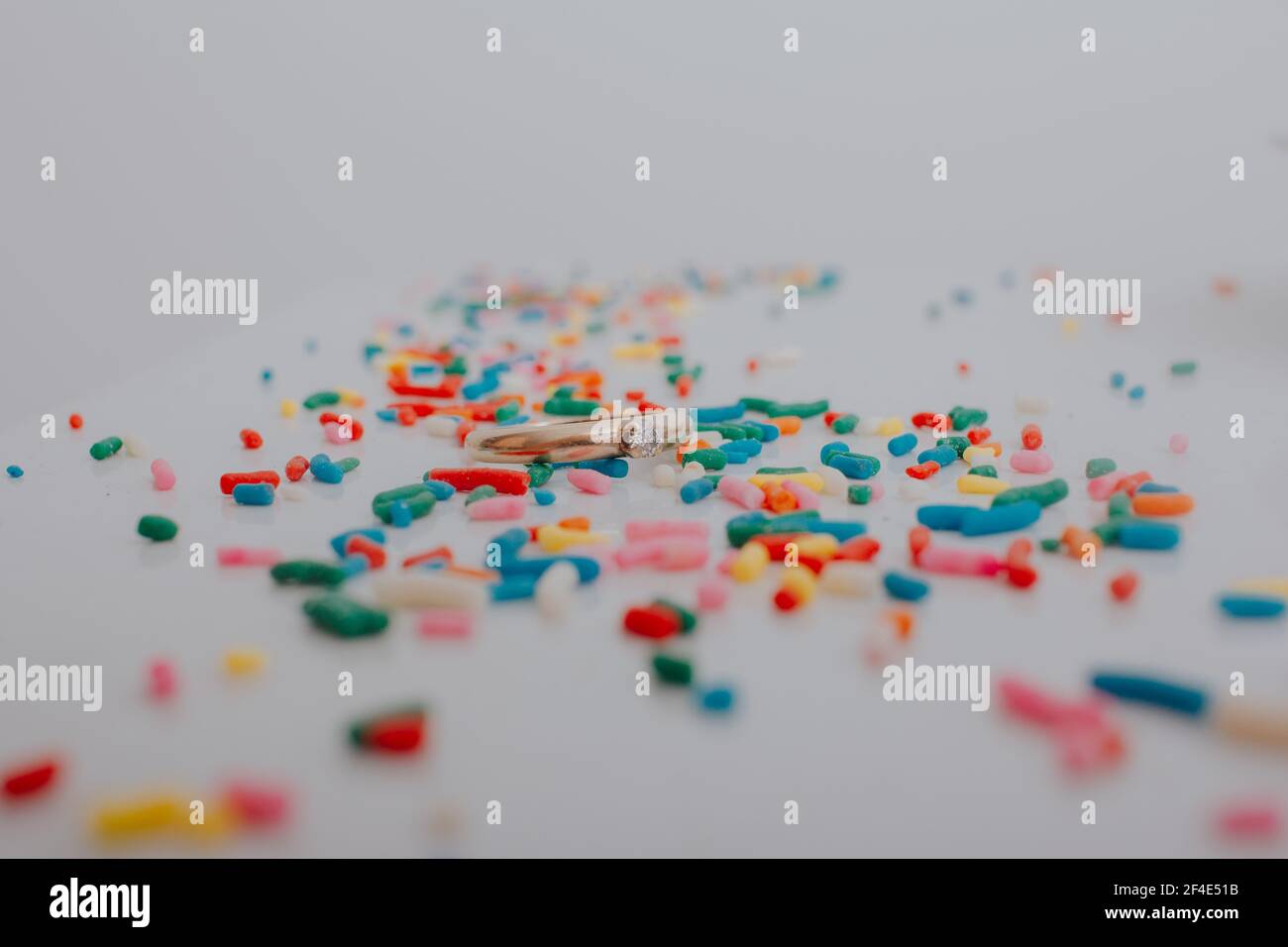 Plate with confetti for sweets and engagement ring Stock Photo - Alamy