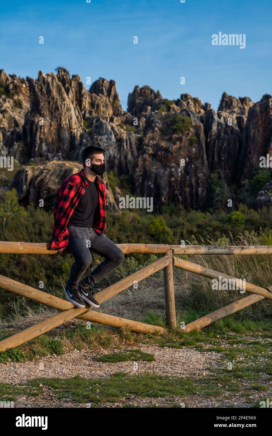 Black man sitting on log hi-res stock photography and images - Alamy