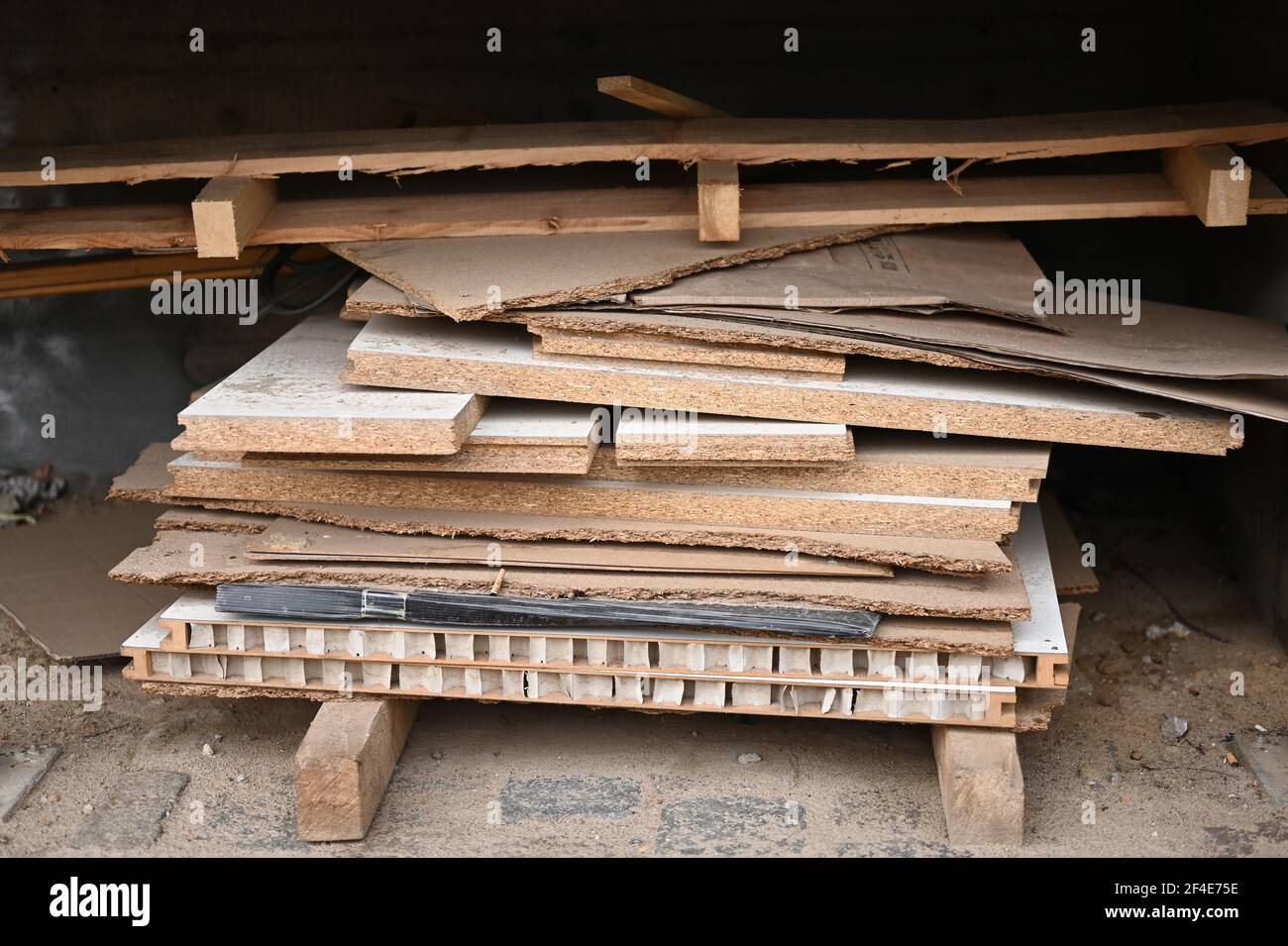 Plywood stack hi-res stock photography and images - Alamy