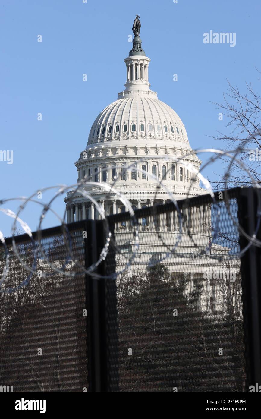 Razor wire at us capitol hi-res stock photography and images - Alamy