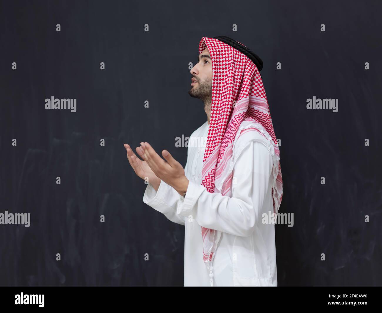 Arab man in traditional clothes praying to God or making dua Stock ...