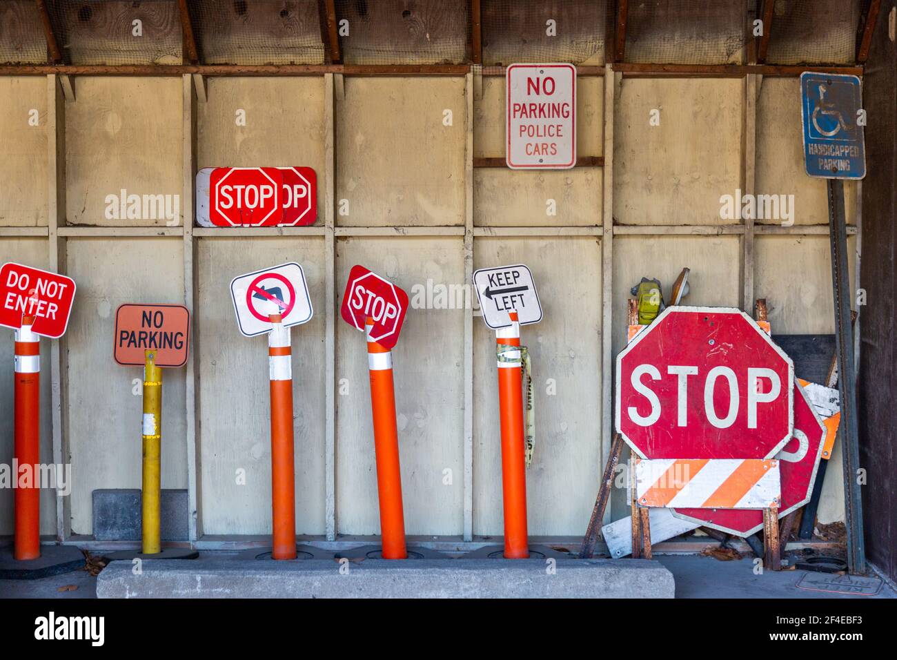 Traffic control signs hi-res stock photography and images - Alamy