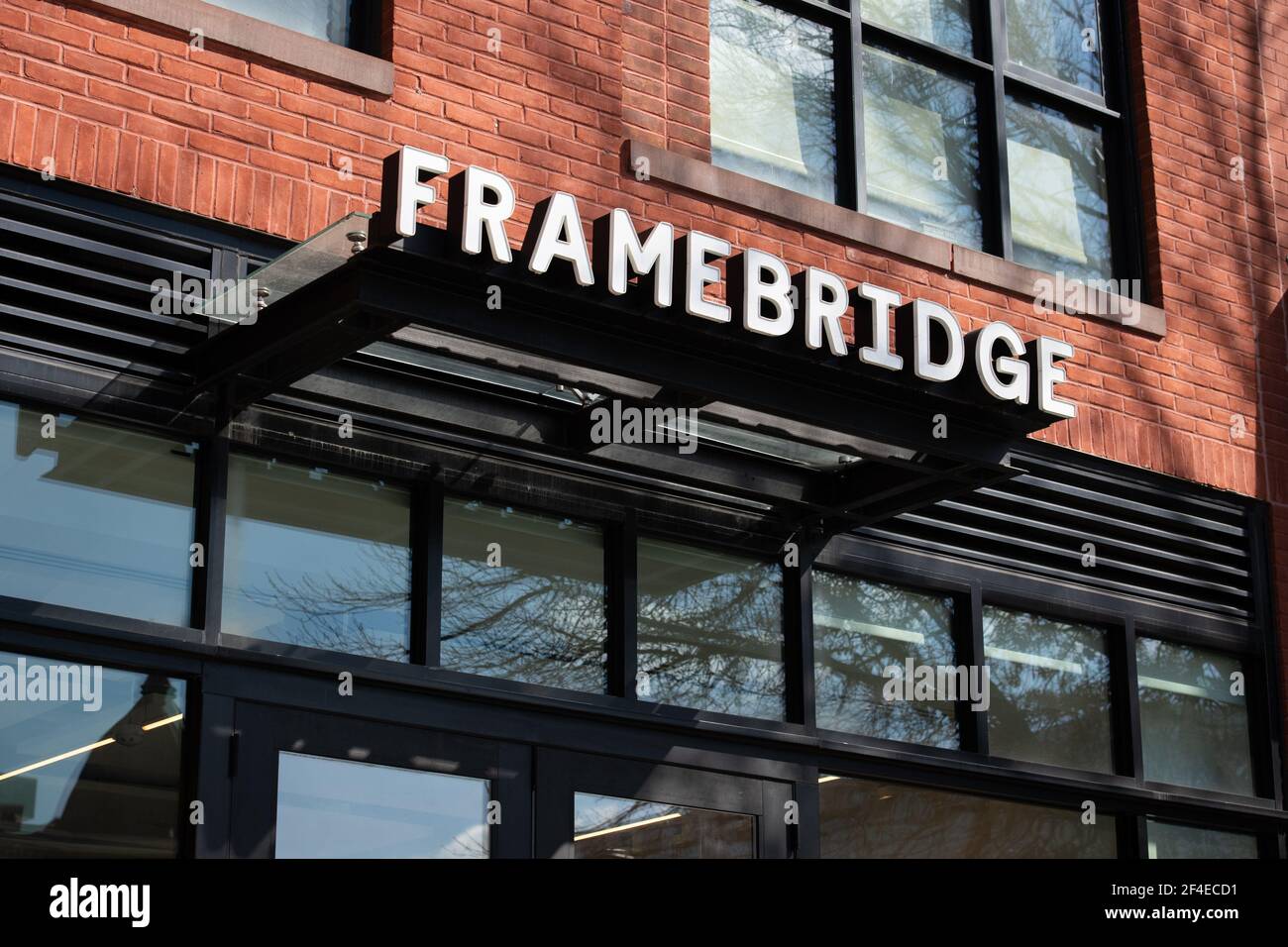 Framebridge hi-res stock photography and images - Alamy