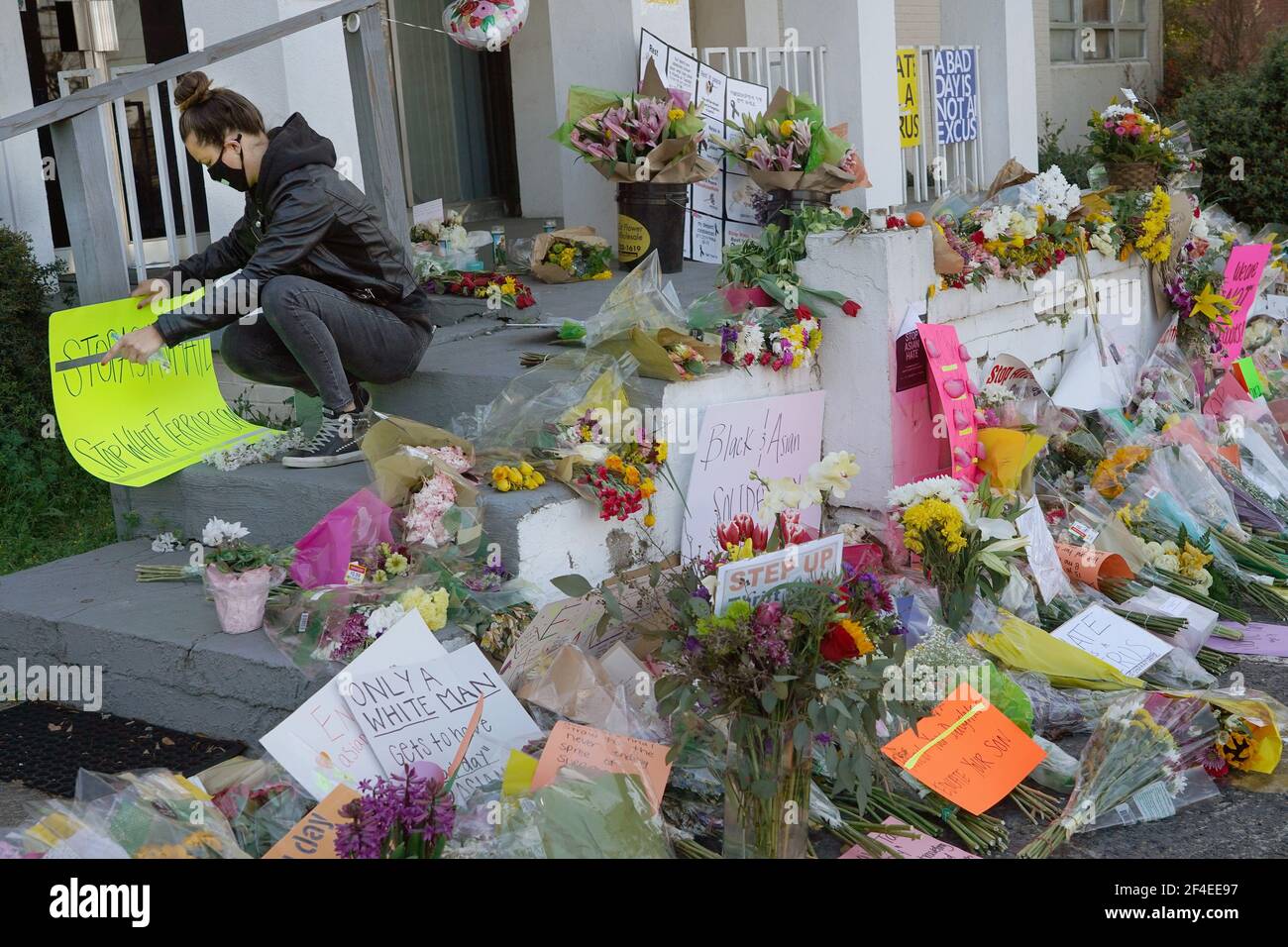 Atlanta, United States. 20th Mar, 2021. Rebekah Perry fixes the signs ...