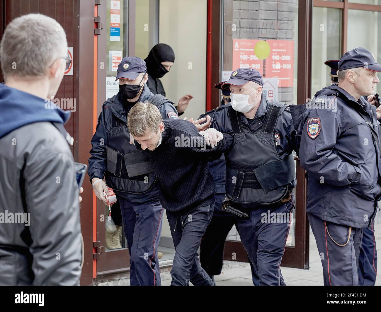 Police officers take the criminal out of the bank. The hostage ...