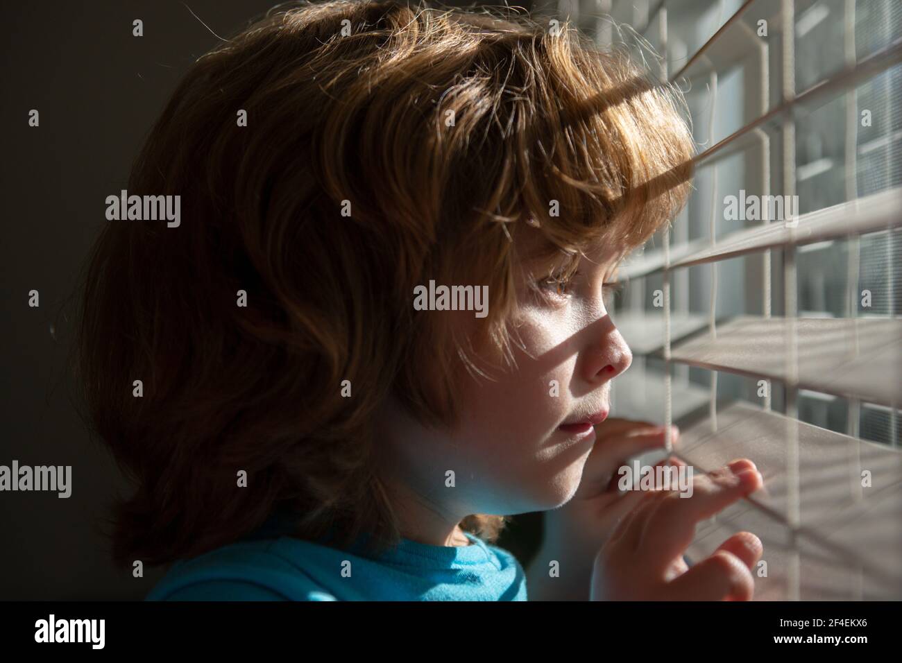 Child peeping window hi-res stock photography and images - Alamy