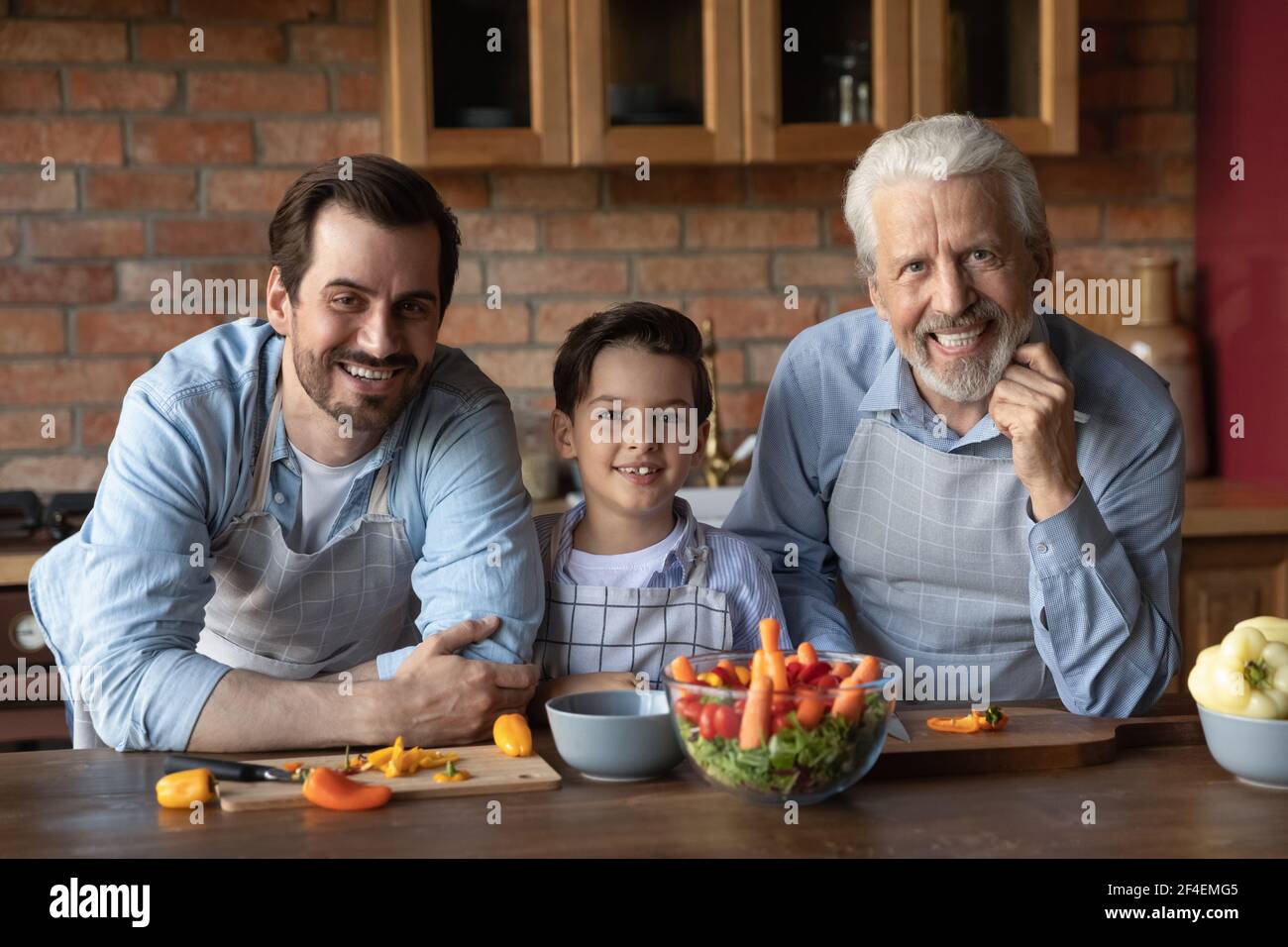 Family generations dinner hi-res stock photography and images - Alamy