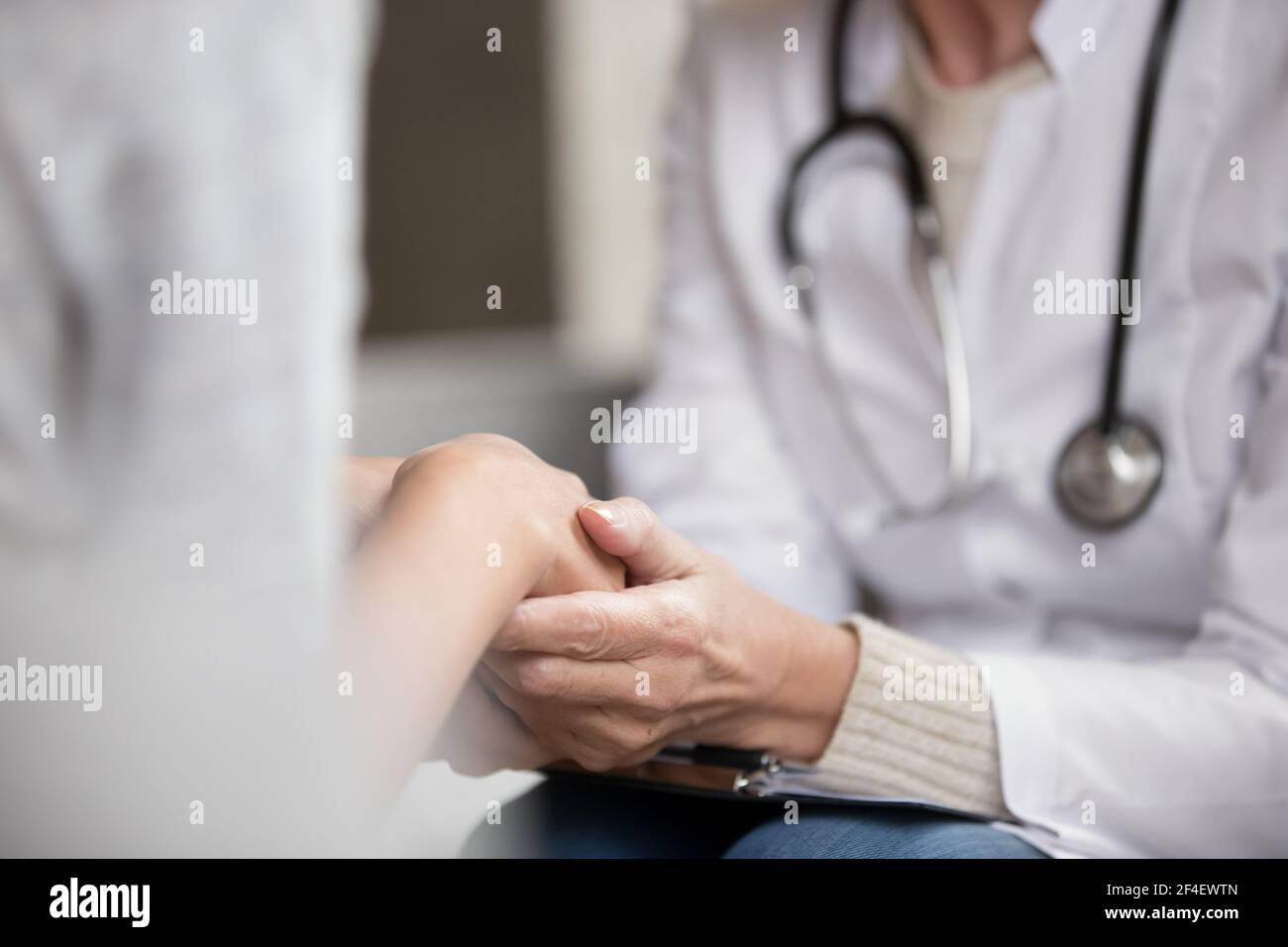 Caring doctor hi-res stock photography and images - Alamy
