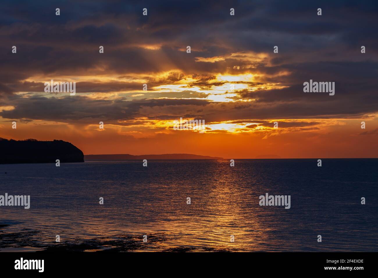 Sun setting over bristol channel hi-res stock photography and images ...