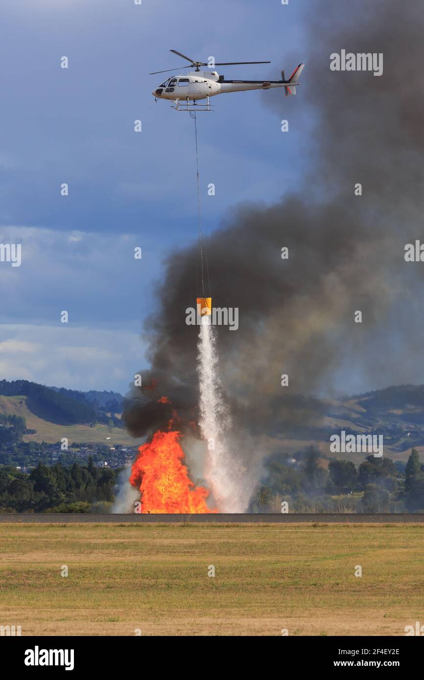 Firefighting bucket hi-res stock photography and images - Alamy