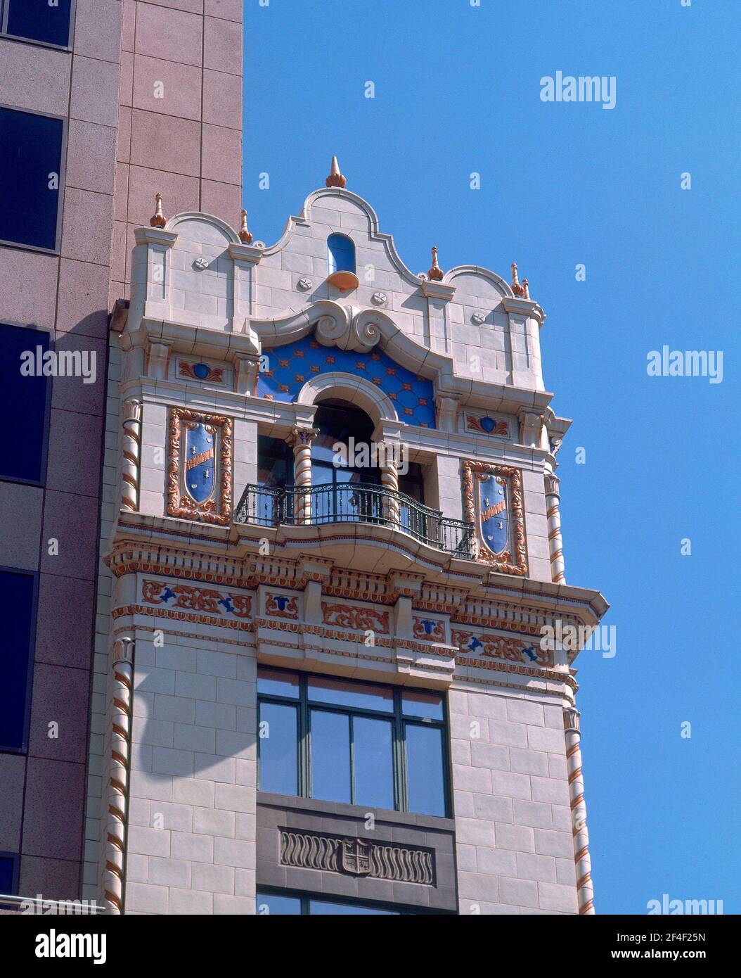 REMATE DE EDIFICIO DE ESTILO ECLECTICO-PRINCIPIOS S XX. Location ...