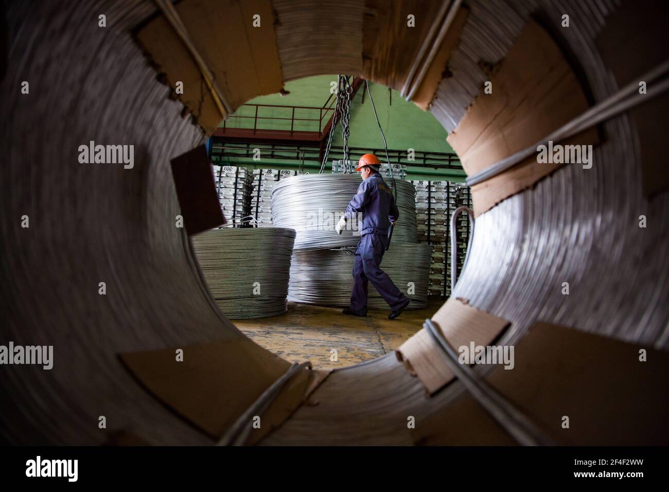 Lifting cables hi-res stock photography and images - Alamy