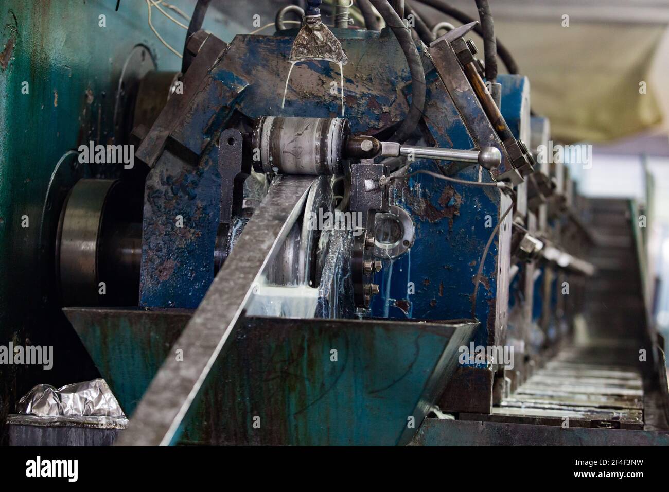 Aluminium wire rod production machine with water cooling. (Rolling mill ...