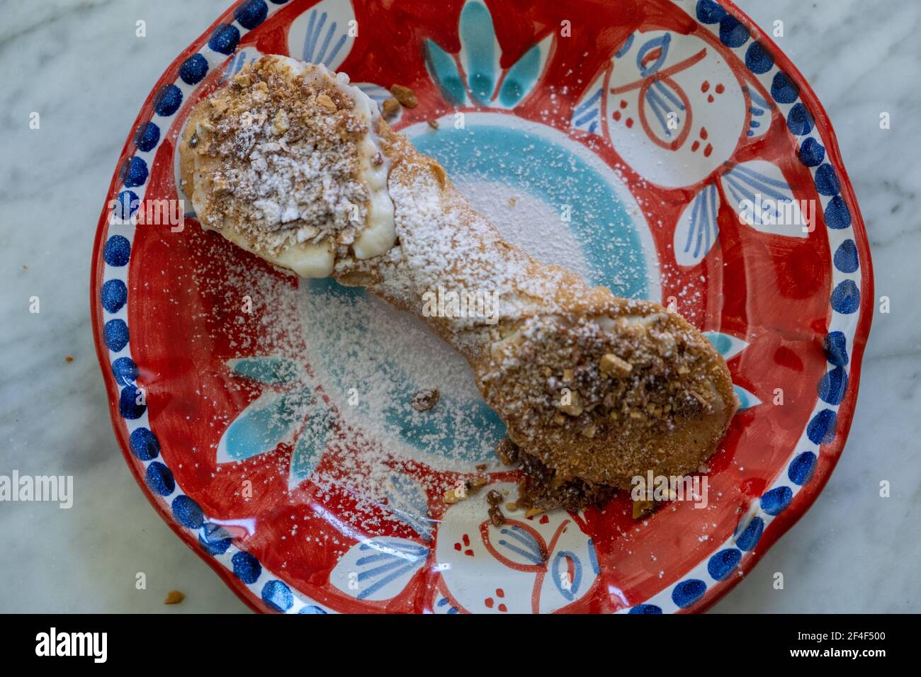 Sicilian cannoli, traditional Sicilian dessert Stock Photo - Alamy