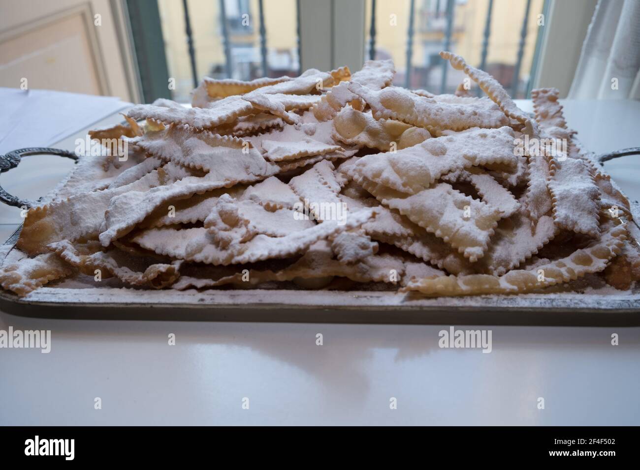 chiacchiere, a traditional fried neapolitan carnival pastry Stock Photo ...